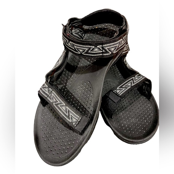 Teva | Shoes | Teva Mens Hurricane 652 In Black And Gray Size 1 Like ...